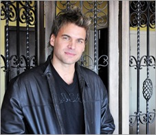 VOCES ANÓNIMAS 3: Entrevista a Guillermo Lockhart de V12